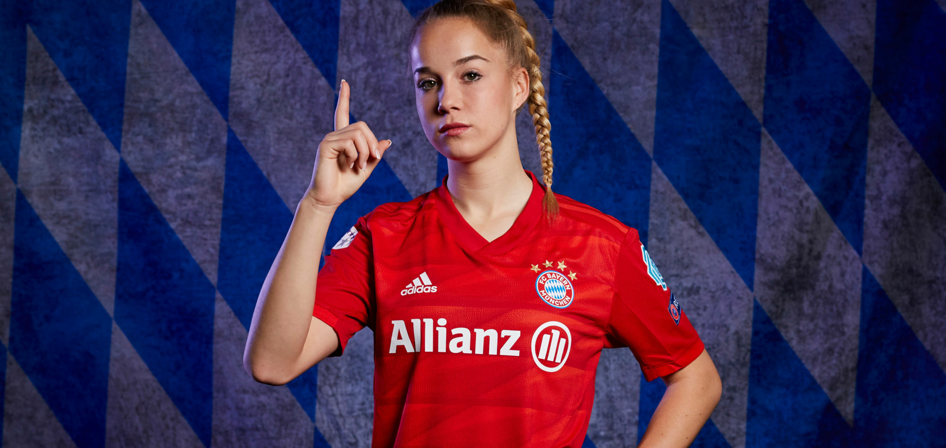 3040x1440 Resolution Giulia Gwinn HD Football Player 2022 3040x1440 ...