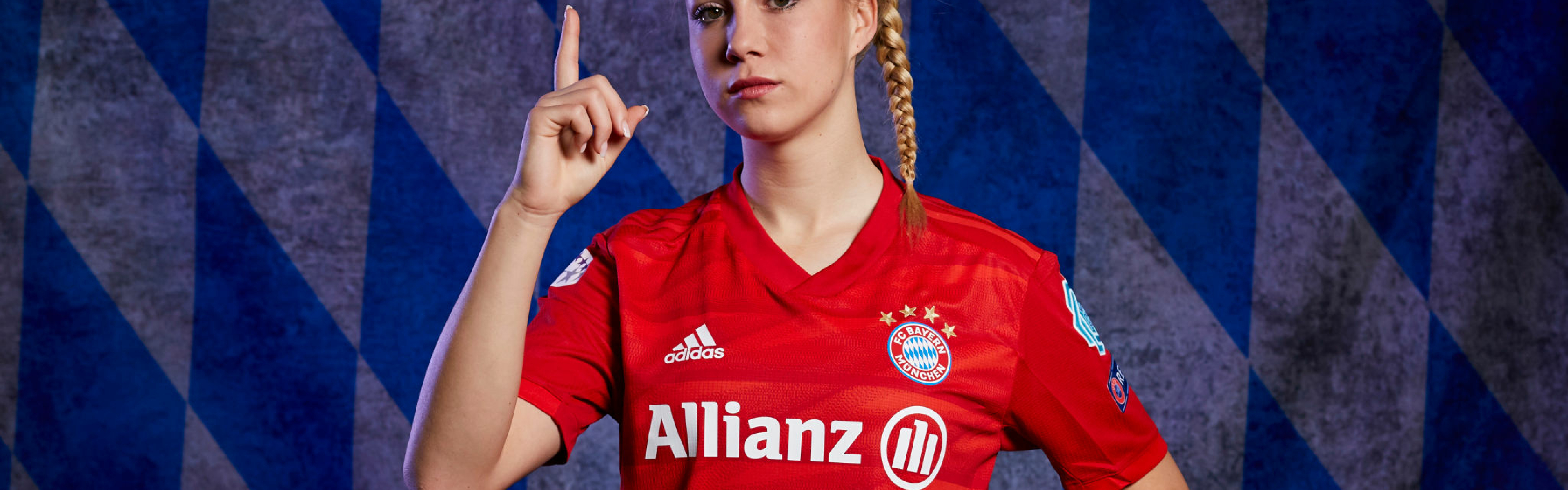 3840x1200 Resolution Giulia Gwinn HD Football Player 2022 3840x1200 ...