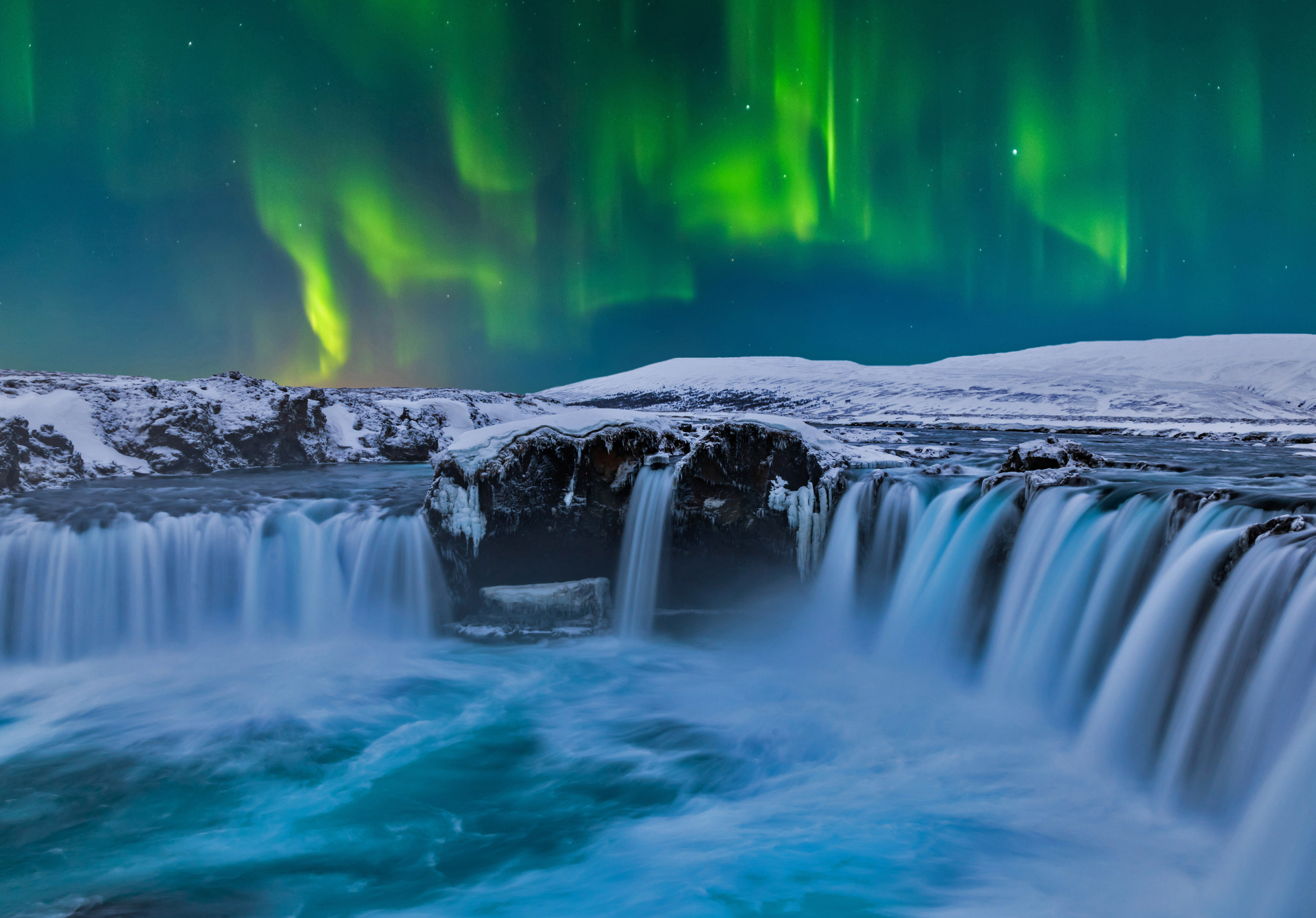 1920x1339 Gooafoss Waterfall under the Northern Lights 1920x1339 ...