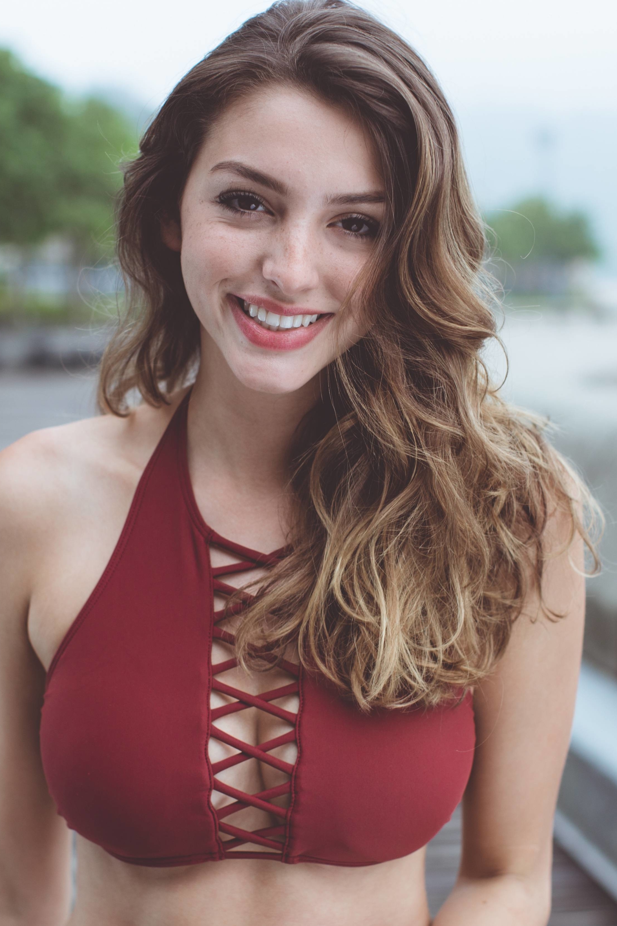 2000x3000 Resolution Hot Celine Farach in Red 2000x3000 Resolution ...