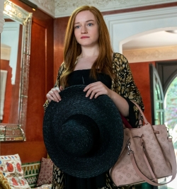 250x267 Resolution Inventing Anna 4K Julia Garner 250x267 Resolution ...