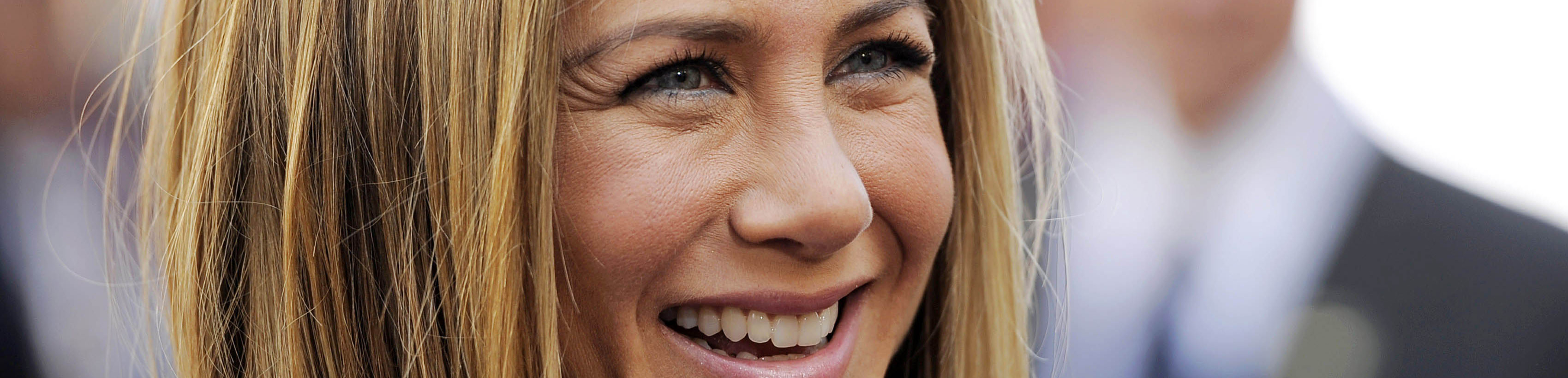 4480x1080 Jennifer Aniston Laughing Images 4480x1080 Resolution ...