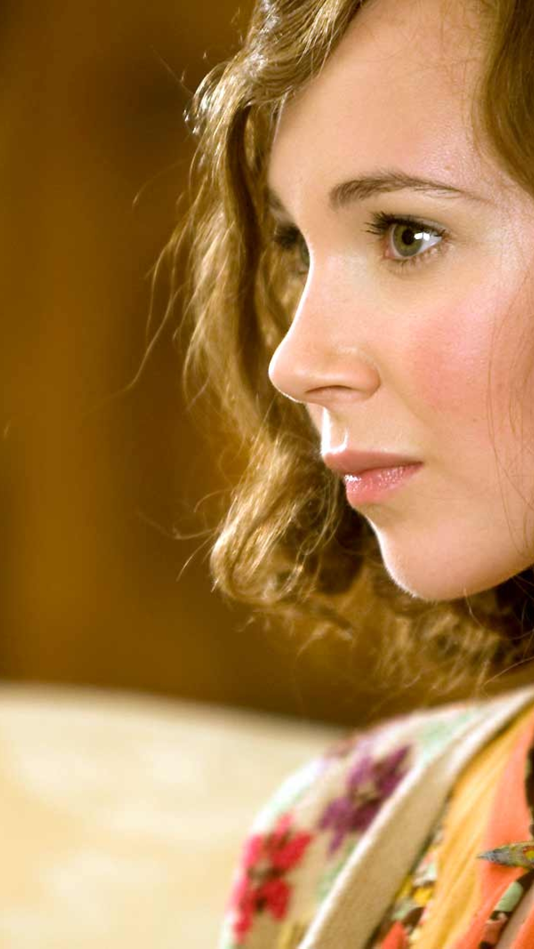 1081x1920 Resolution Juno Temple Side Pose 1081x1920 Resolution ...