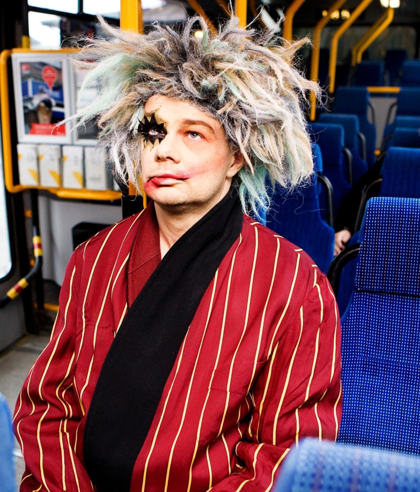 1366x1600 kenneth bager, bus, passenger 1366x1600 Resolution Wallpaper ...