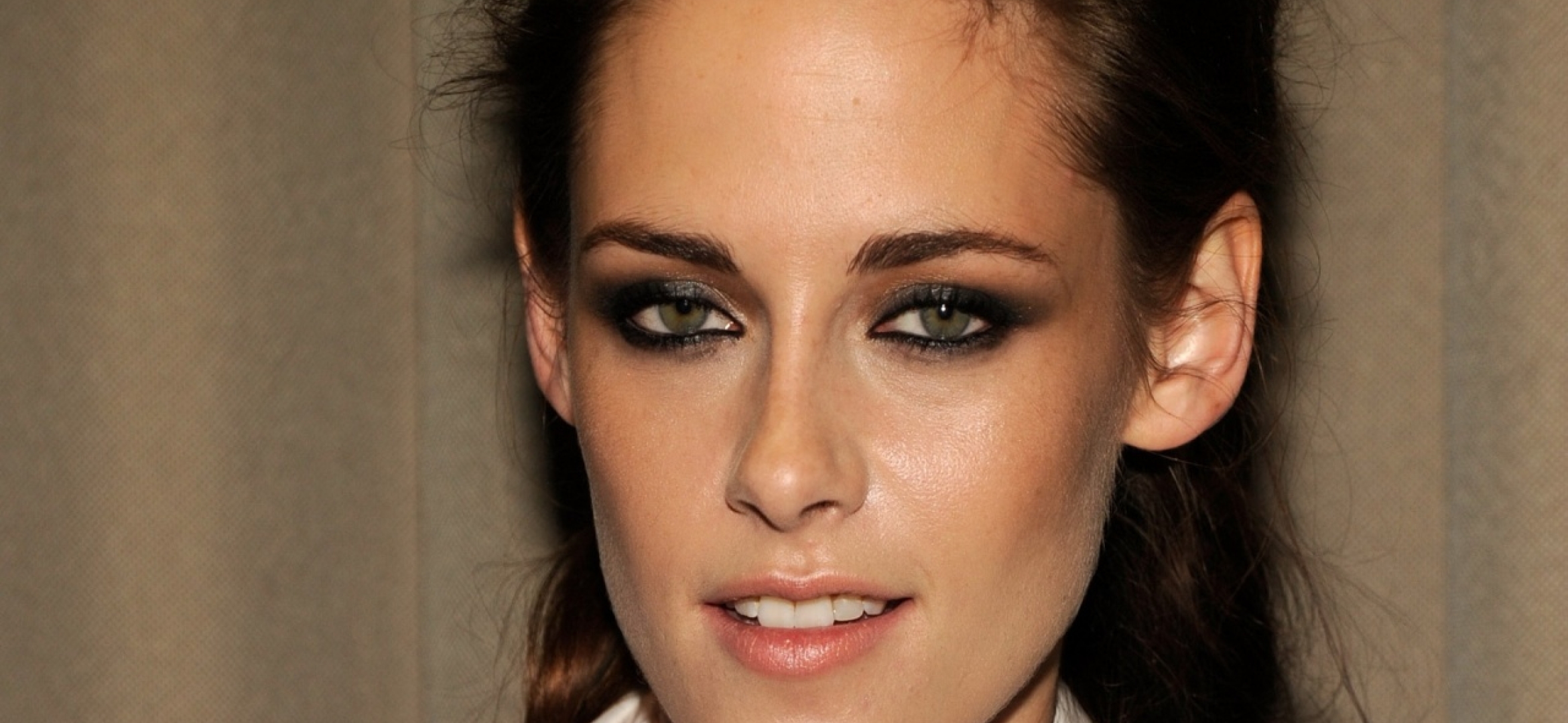 2340x1080 Kristen Stewart Cute Pose 2340x1080 Resolution Wallpaper, HD ...