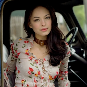 300x300 Resolution Kristin Kreuk In Car 300x300 Resolution Wallpaper ...