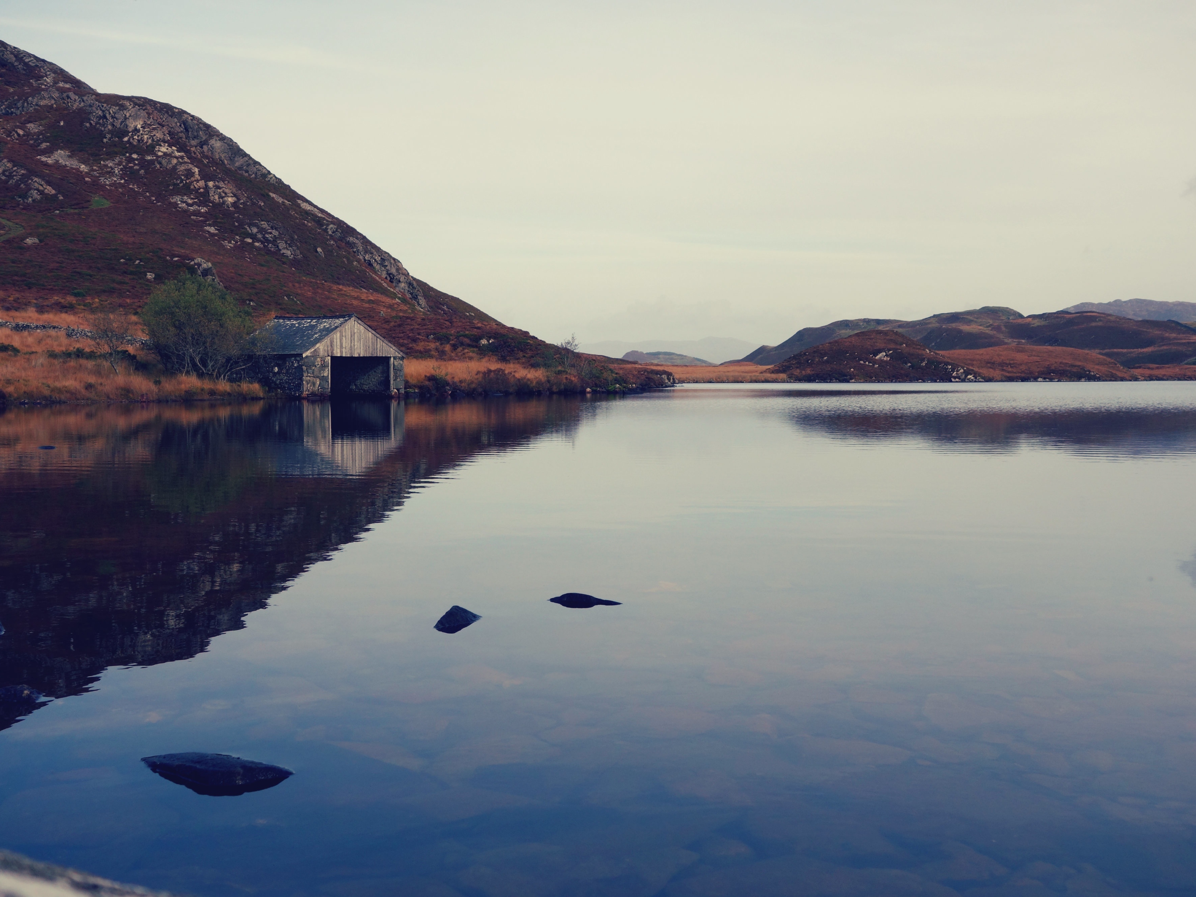 4000x3000 Resolution lake, building, mountains 4000x3000 Resolution ...