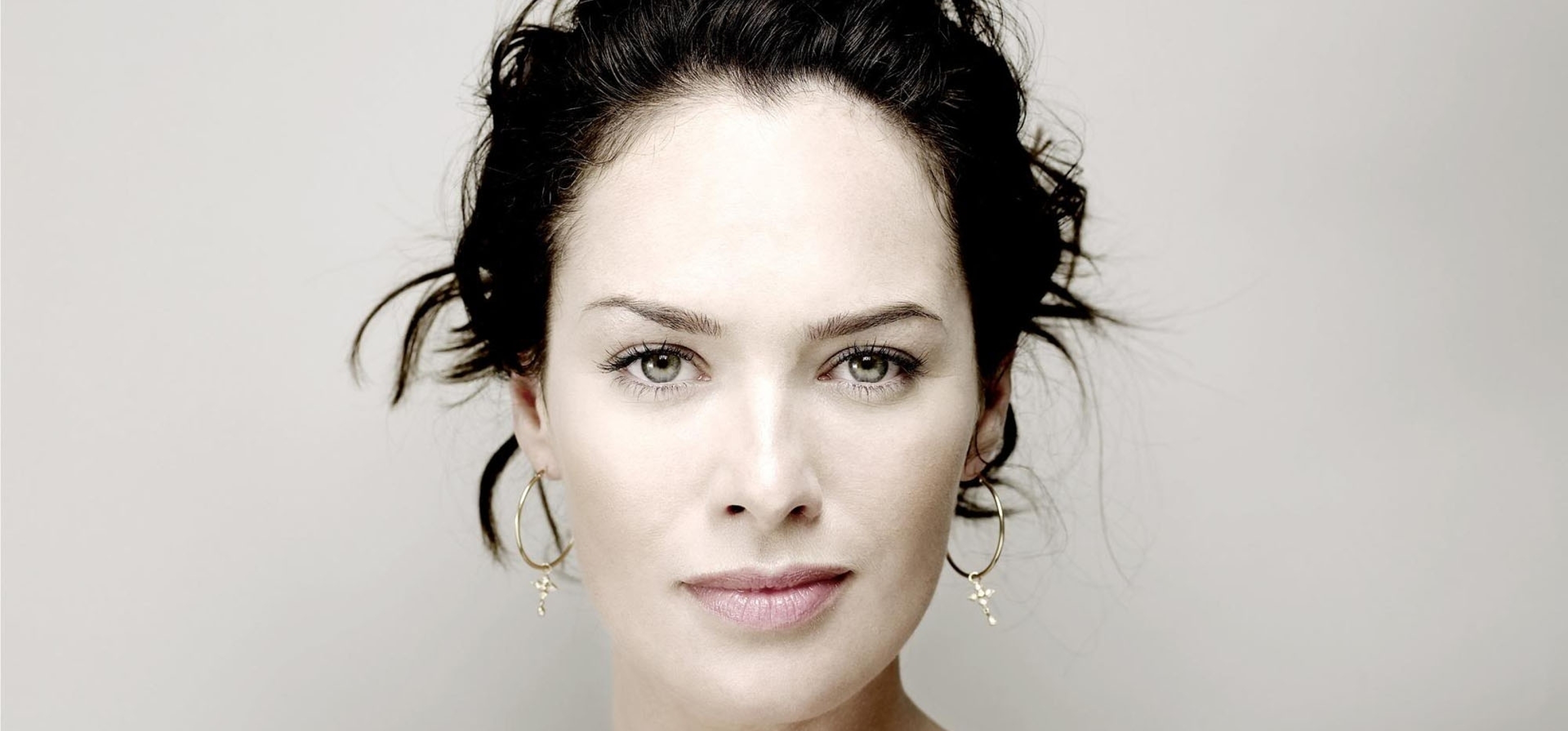 3088x1440 Resolution Lena Headey Rare Images 3088x1440 Resolution ...