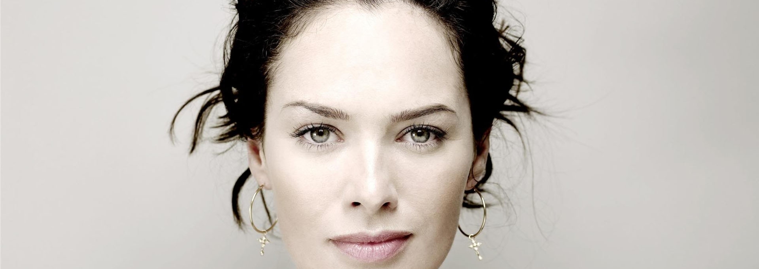 3040x1080 Resolution Lena Headey Rare Images 3040x1080 Resolution ...