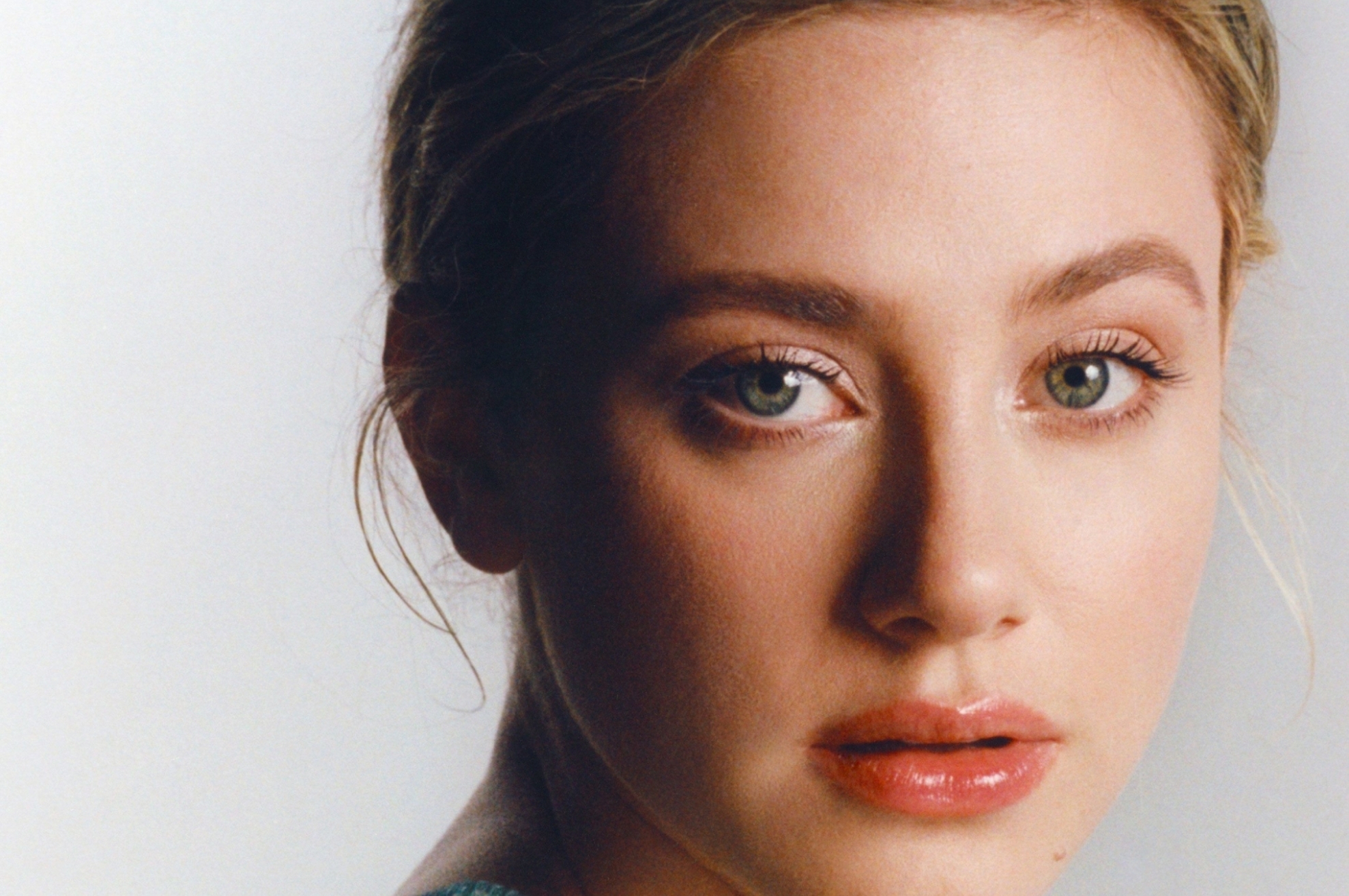 1977x1313 Resolution Lili Reinhart Face 2024 1977x1313 Resolution ...