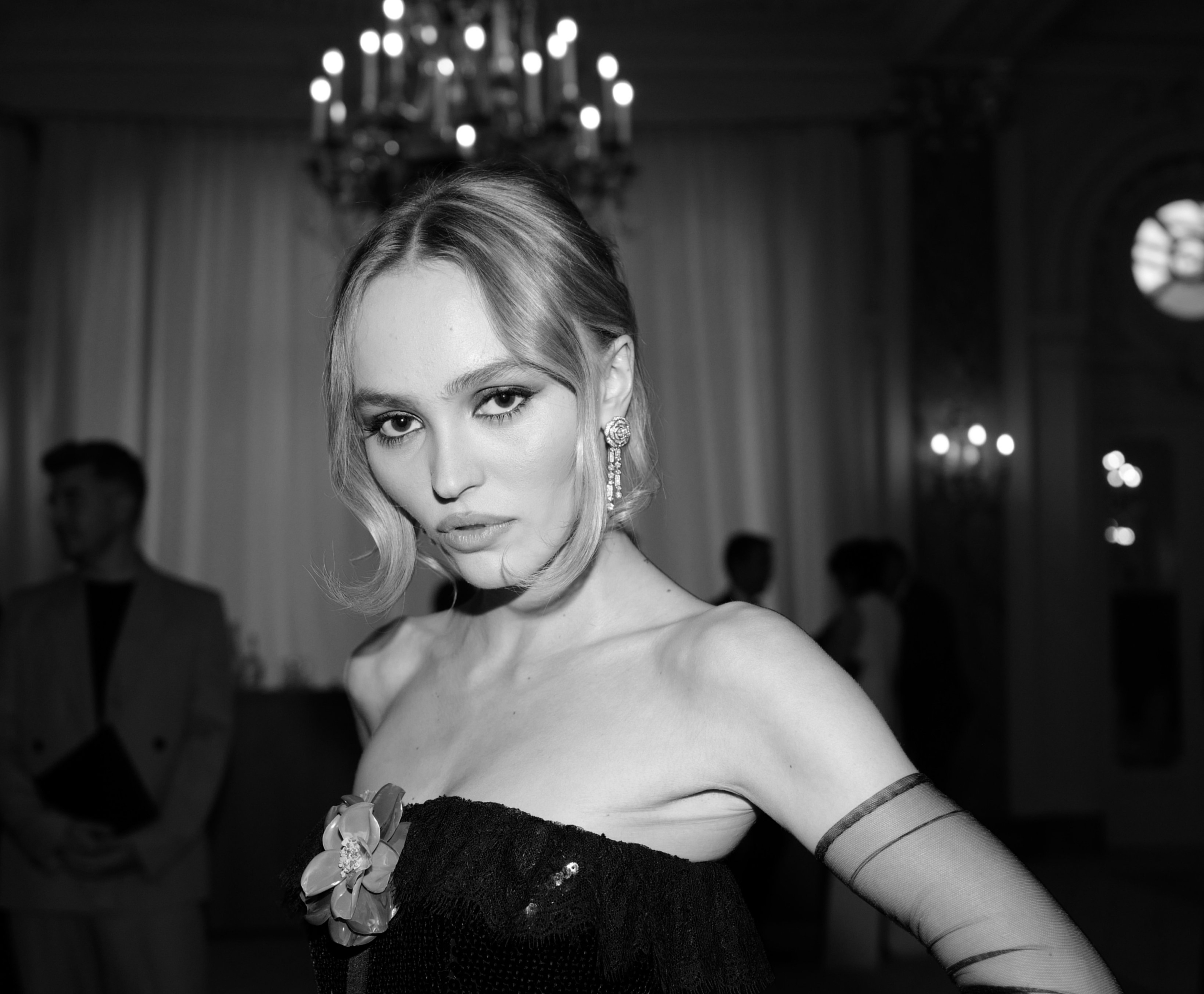 2520x2080 Resolution Lily Rose Depp Monochrome Photoshoot 2520x2080 ...