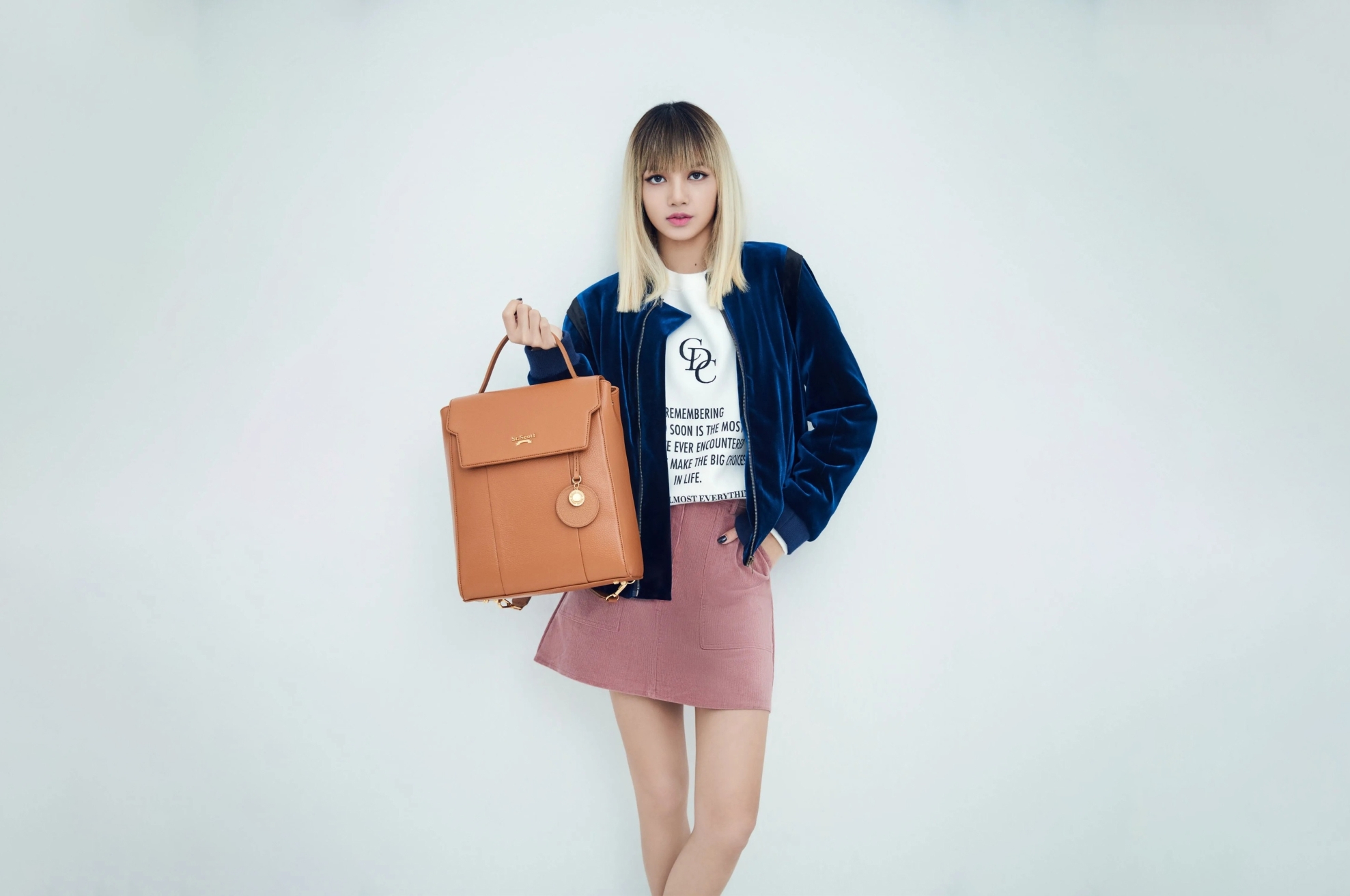 1977x1313 Resolution Lisa BlackPink 4k Singer 1977x1313 Resolution ...
