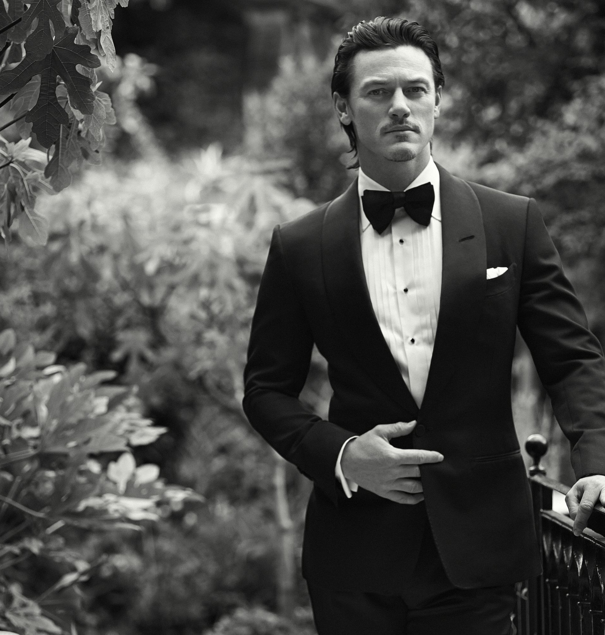1980x2080 Resolution luke evans, actor, costume 1980x2080 Resolution ...