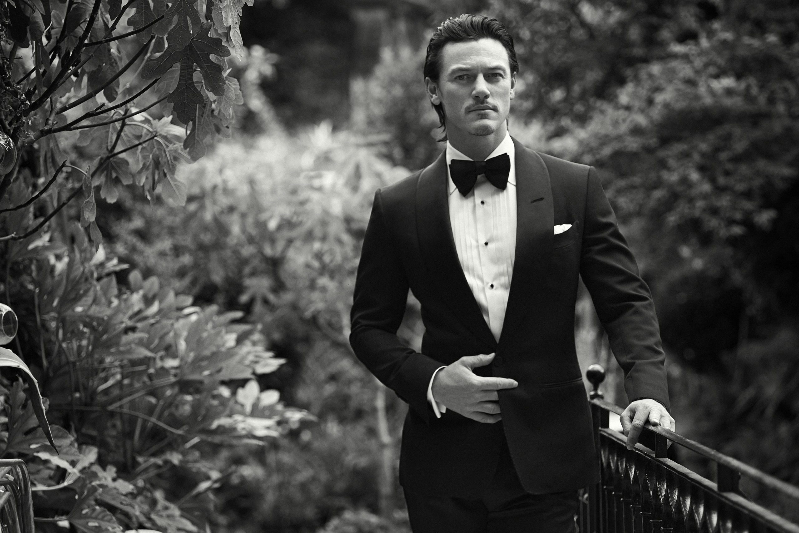 2560x1707 Resolution luke evans, actor, costume 2560x1707 Resolution ...