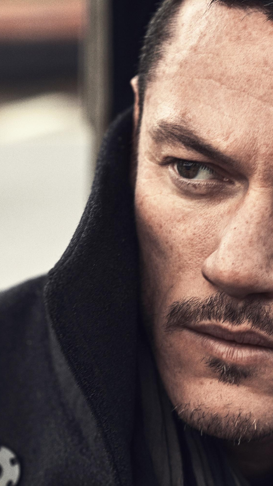 1081x1920 Resolution luke evans, actor, face 1081x1920 Resolution ...