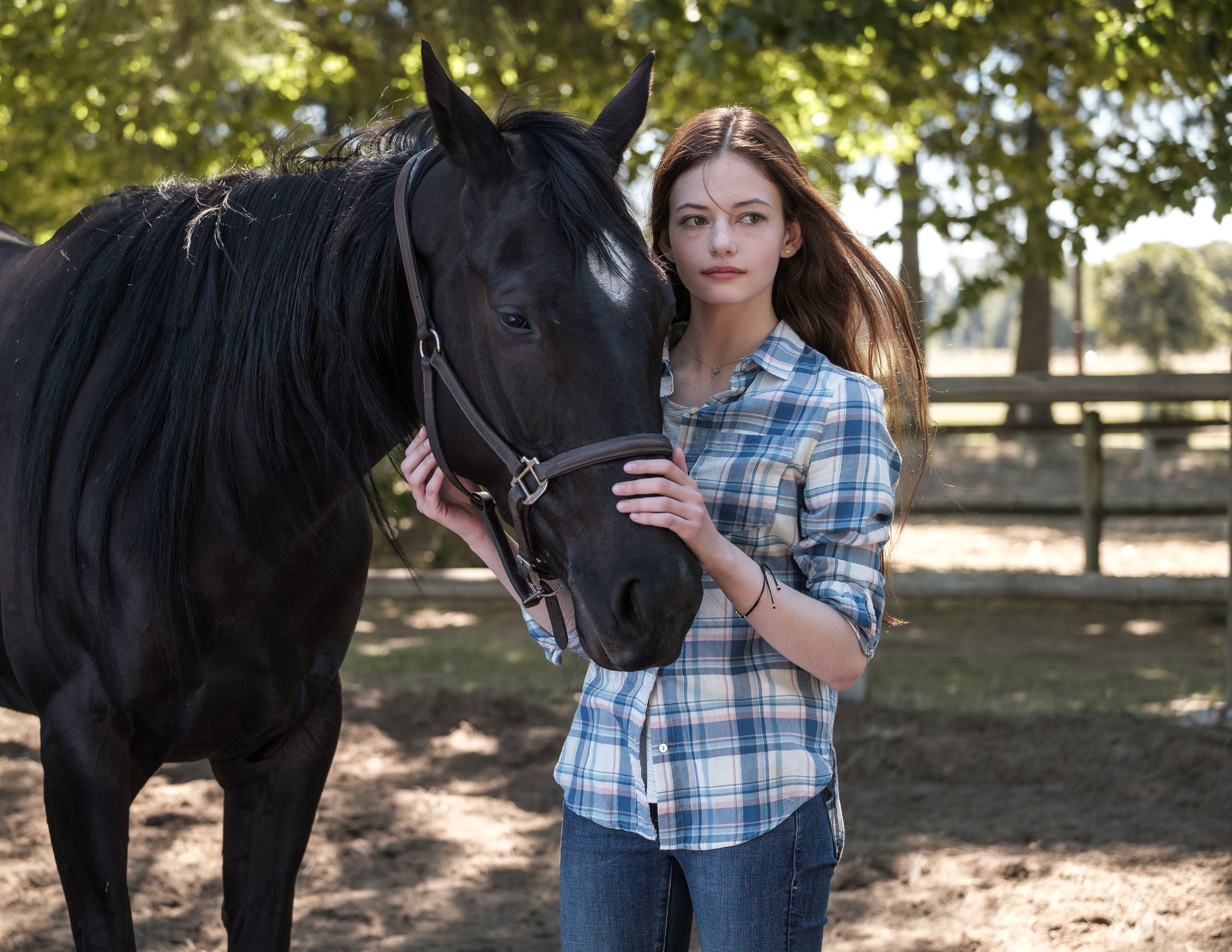 3300x2550 Resolution Mackenzie Foy Black Beauty 3300x2550 Resolution ...