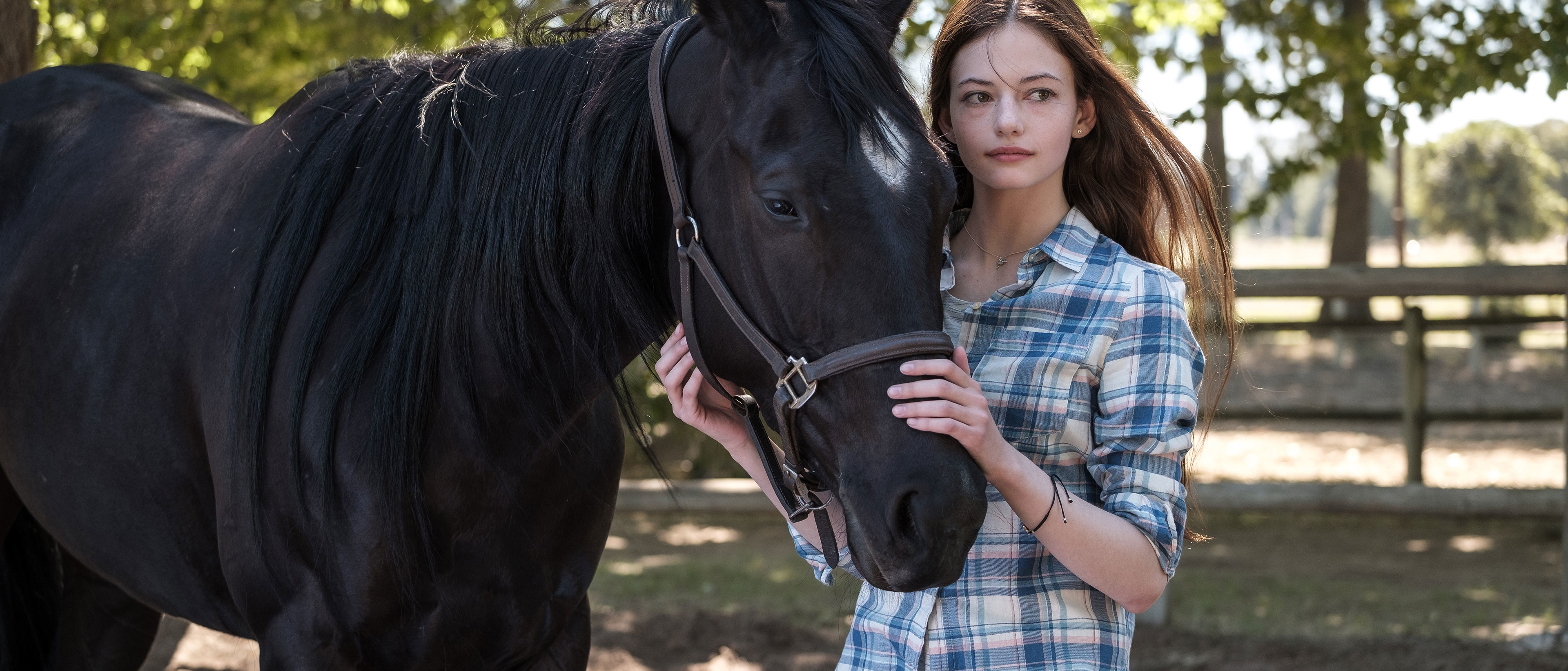 3840x1644 Mackenzie Foy Black Beauty 3840x1644 Resolution Wallpaper, HD ...