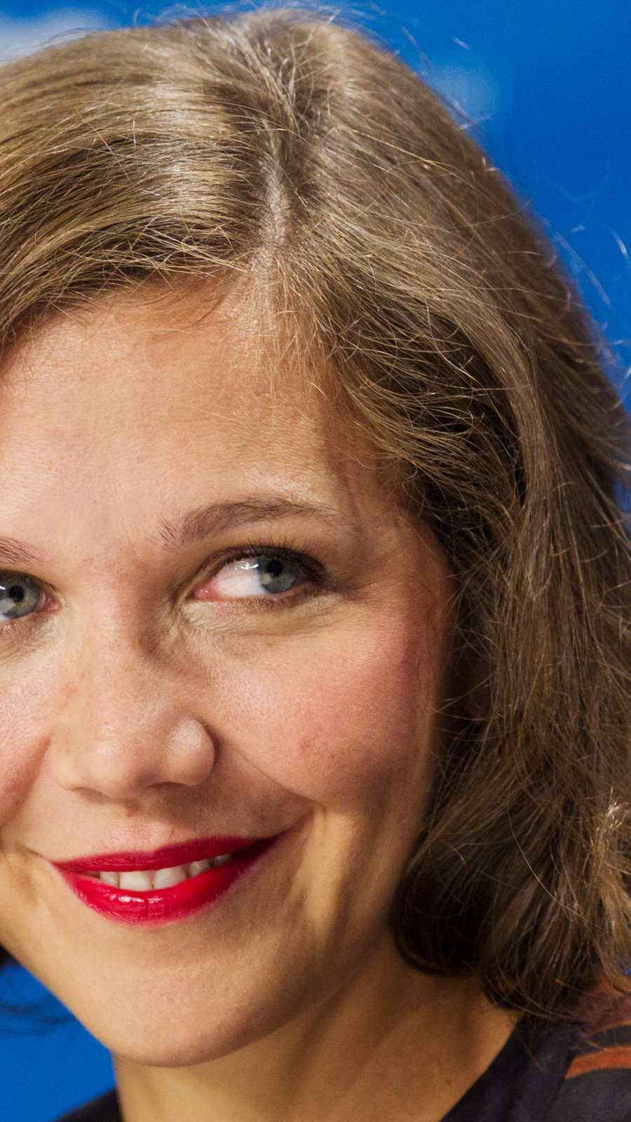 900x1600 Resolution Maggie Gyllenhaal Smile Pic 900x1600 Resolution ...