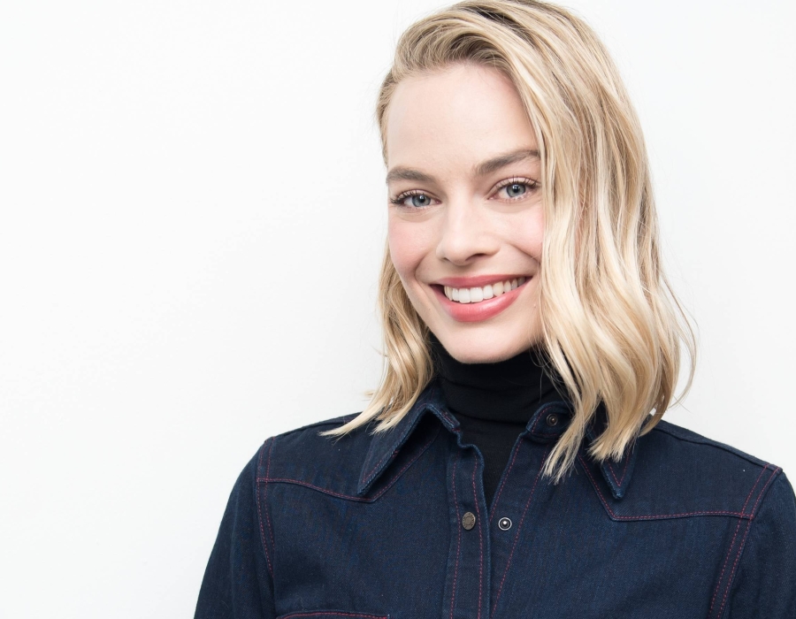 900x700 Resolution Margot Robbie Beautiful Smile 900x700 Resolution ...