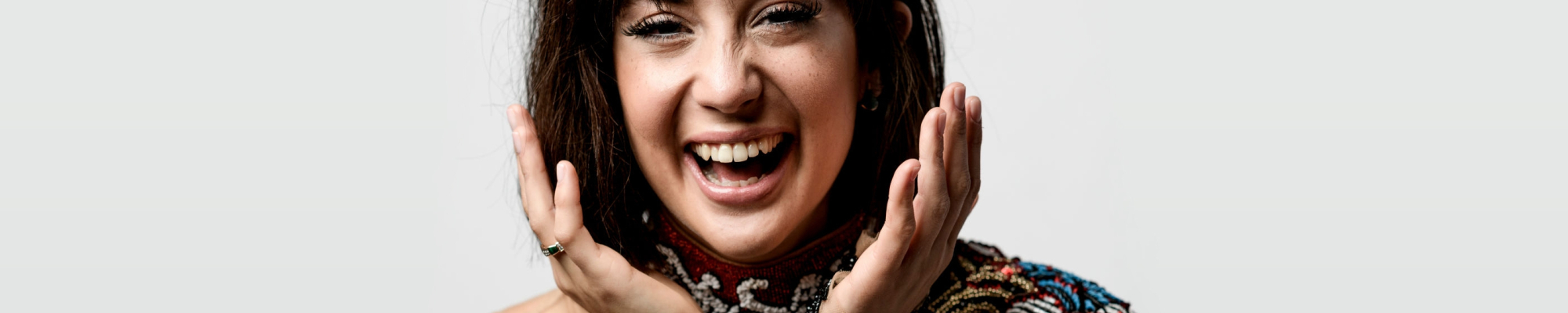 2000x400 Resolution Maria Pedraza Money Heist Actress 2000x400 ...