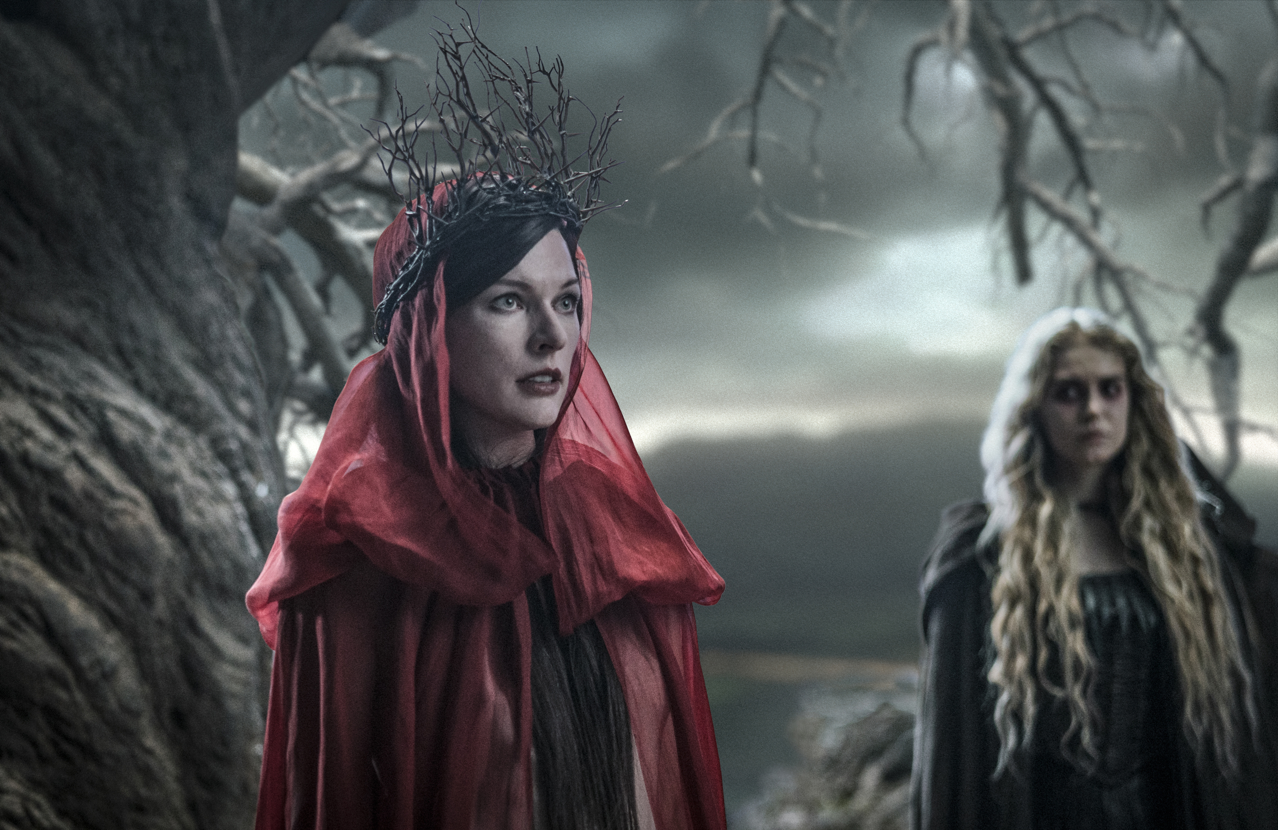 2560x1664 Resolution Milla Jovovich as Nimue The Blood Queen in Hellboy ...