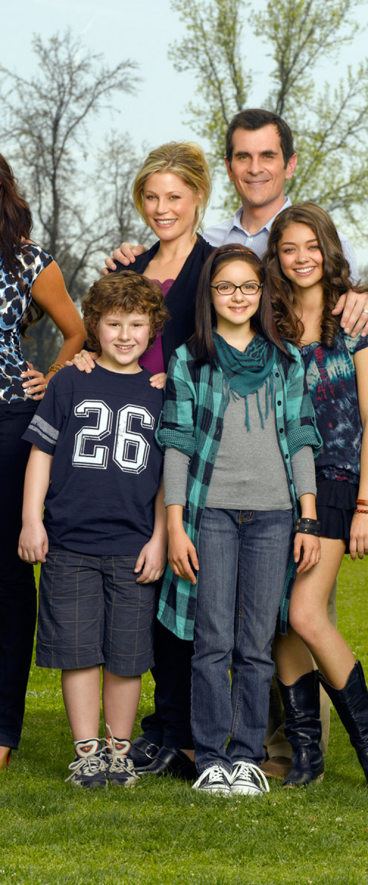 750x1800 modern family, gloria delgado-pritchett, phil dunphy 750x1800 ...