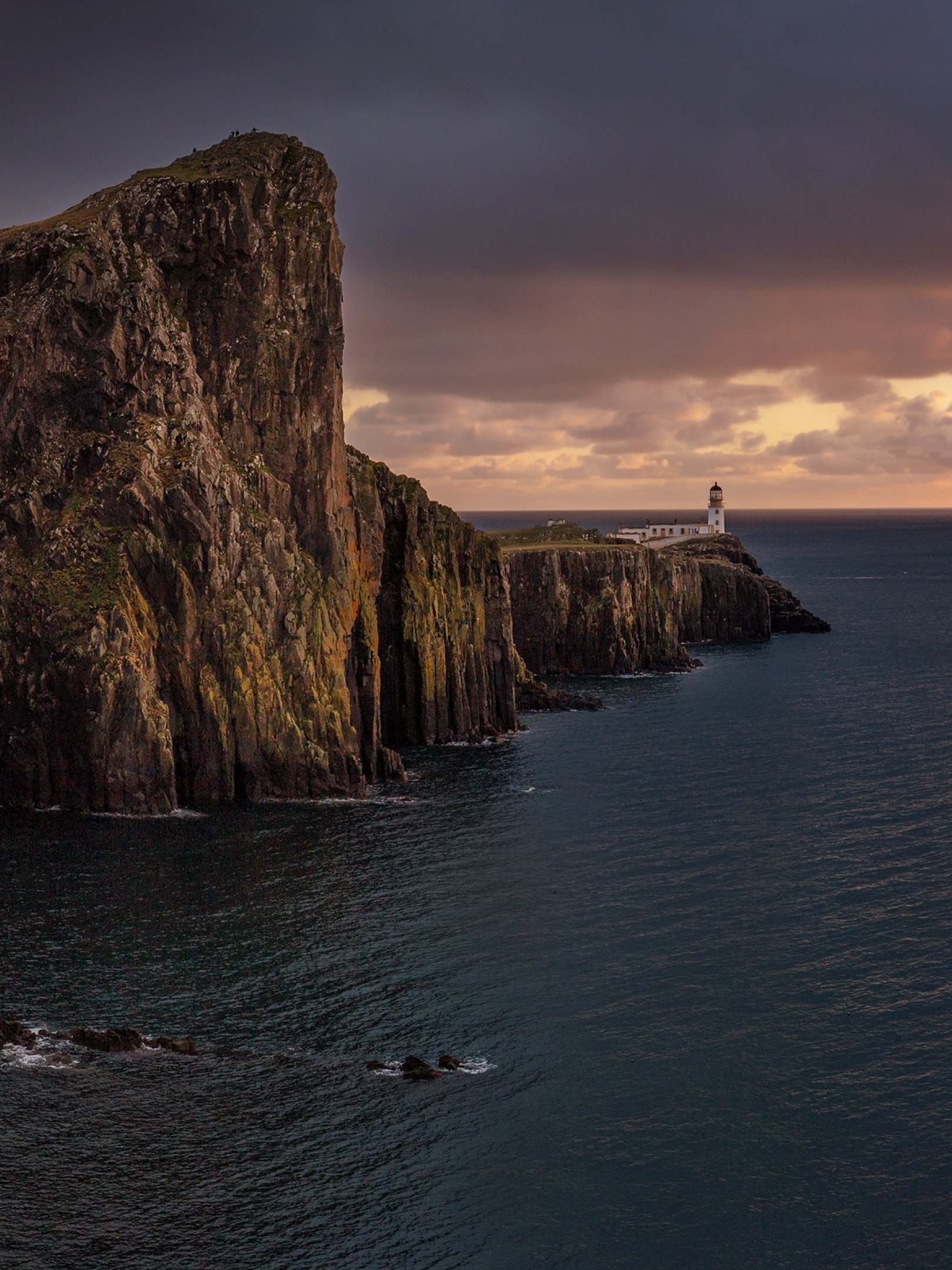 1620x2160 Resolution Neist Point Lighthouse, Isle Of Skye, Scotland ...