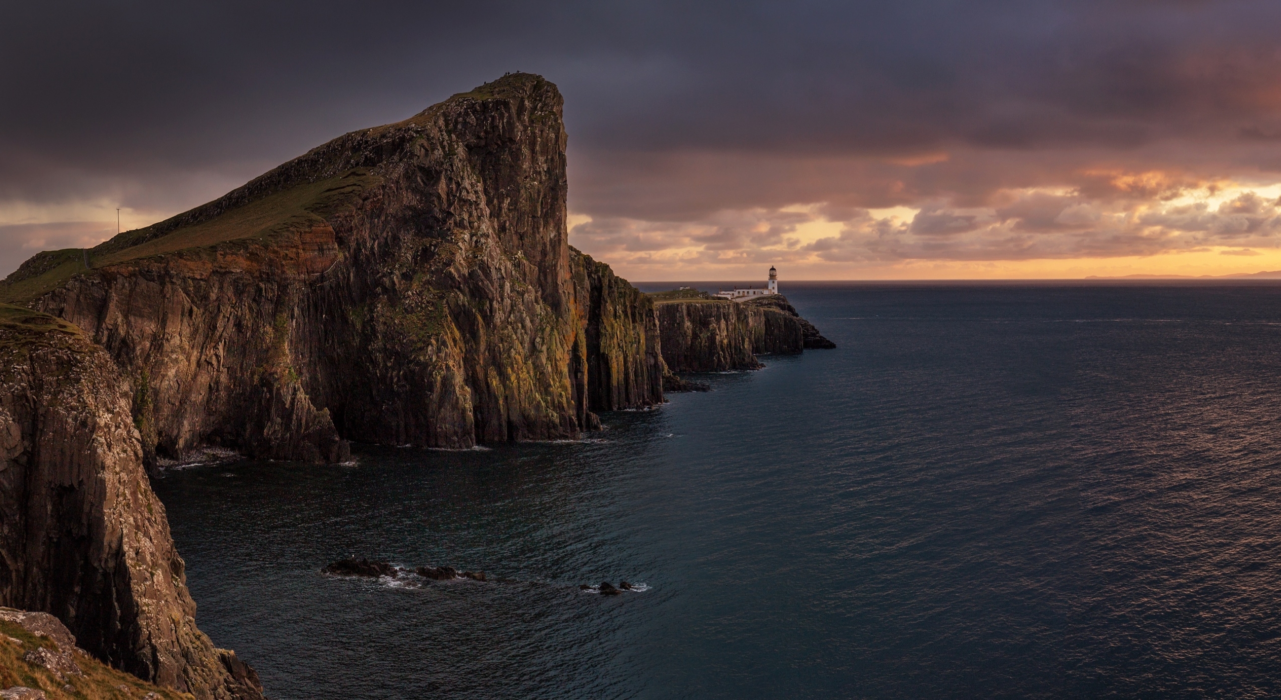 2560x1400 Resolution Neist Point Lighthouse, Isle Of Skye, Scotland ...