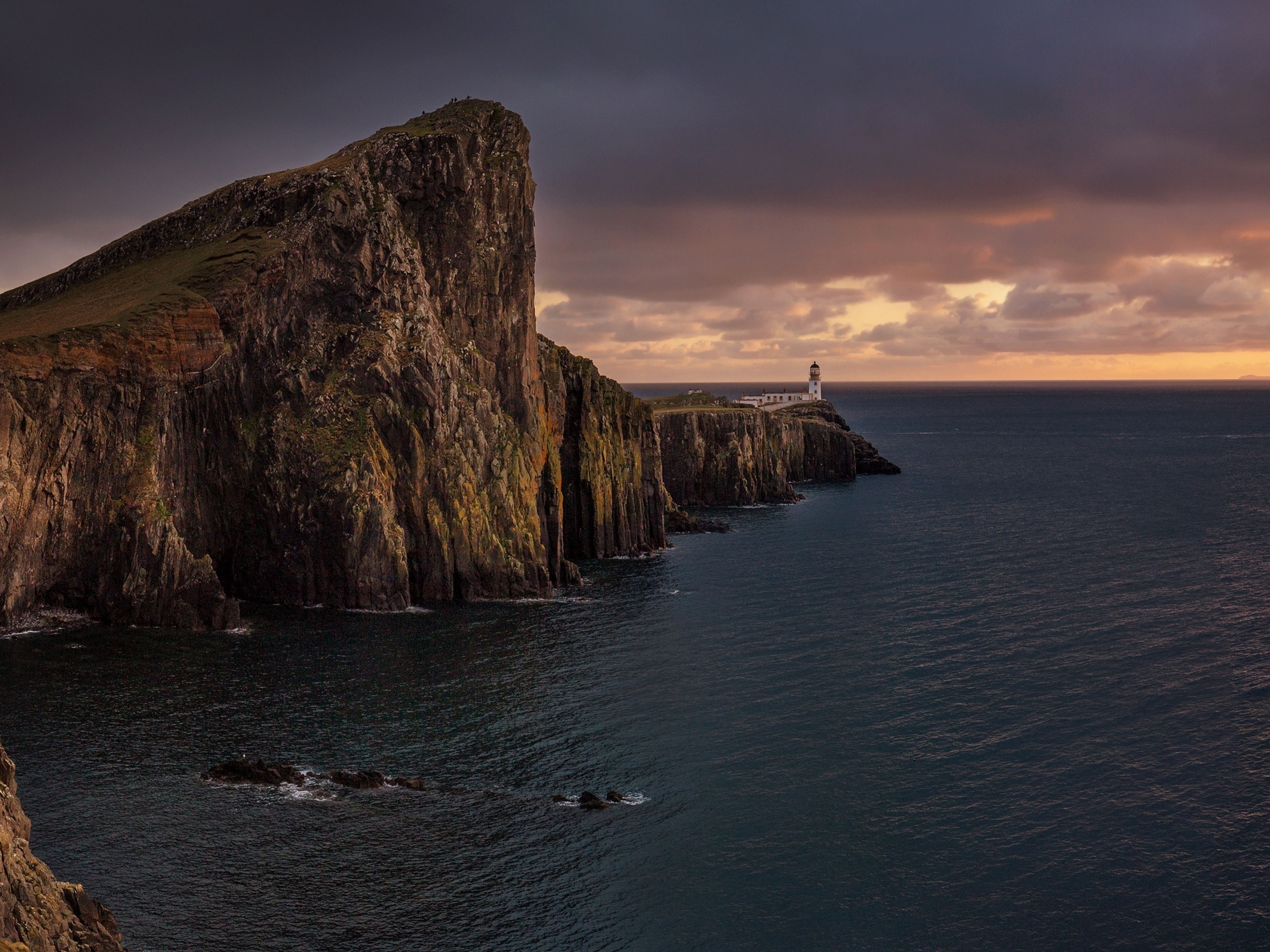 4000x3000 Resolution Neist Point Lighthouse, Isle Of Skye, Scotland ...