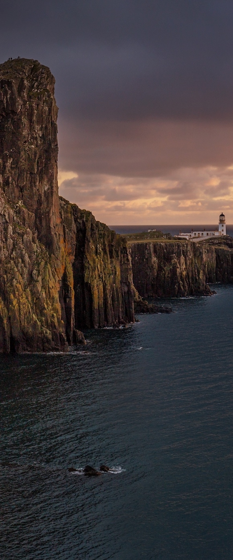 750x1800 Resolution Neist Point Lighthouse, Isle Of Skye, Scotland ...