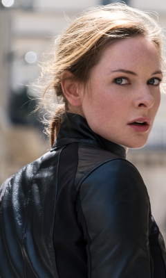 240x400 Resolution Rebecca Ferguson as Ilsa Faust in Mission Impossible ...