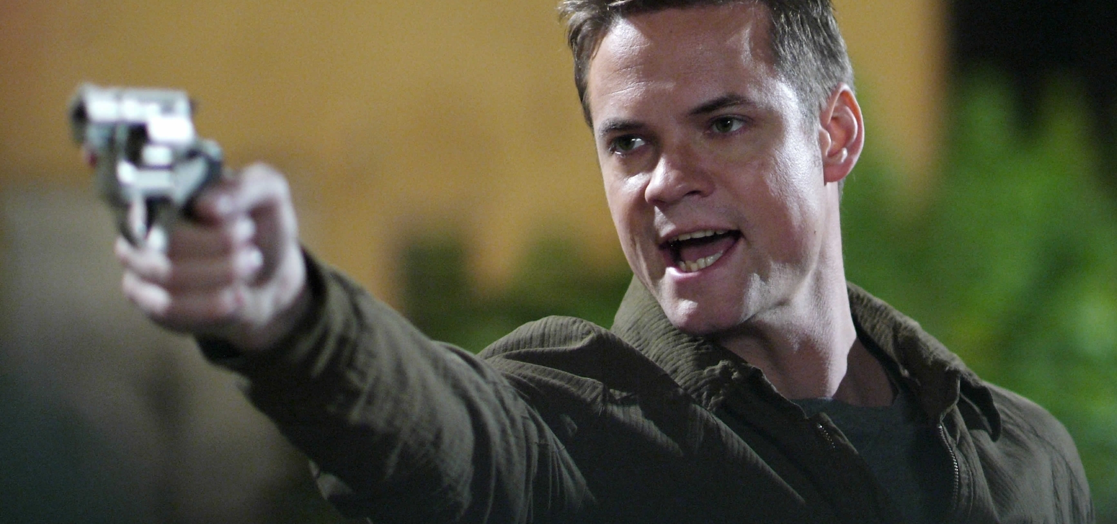 2300x1080 Resolution shane west, actor, weapons 2300x1080 Resolution ...