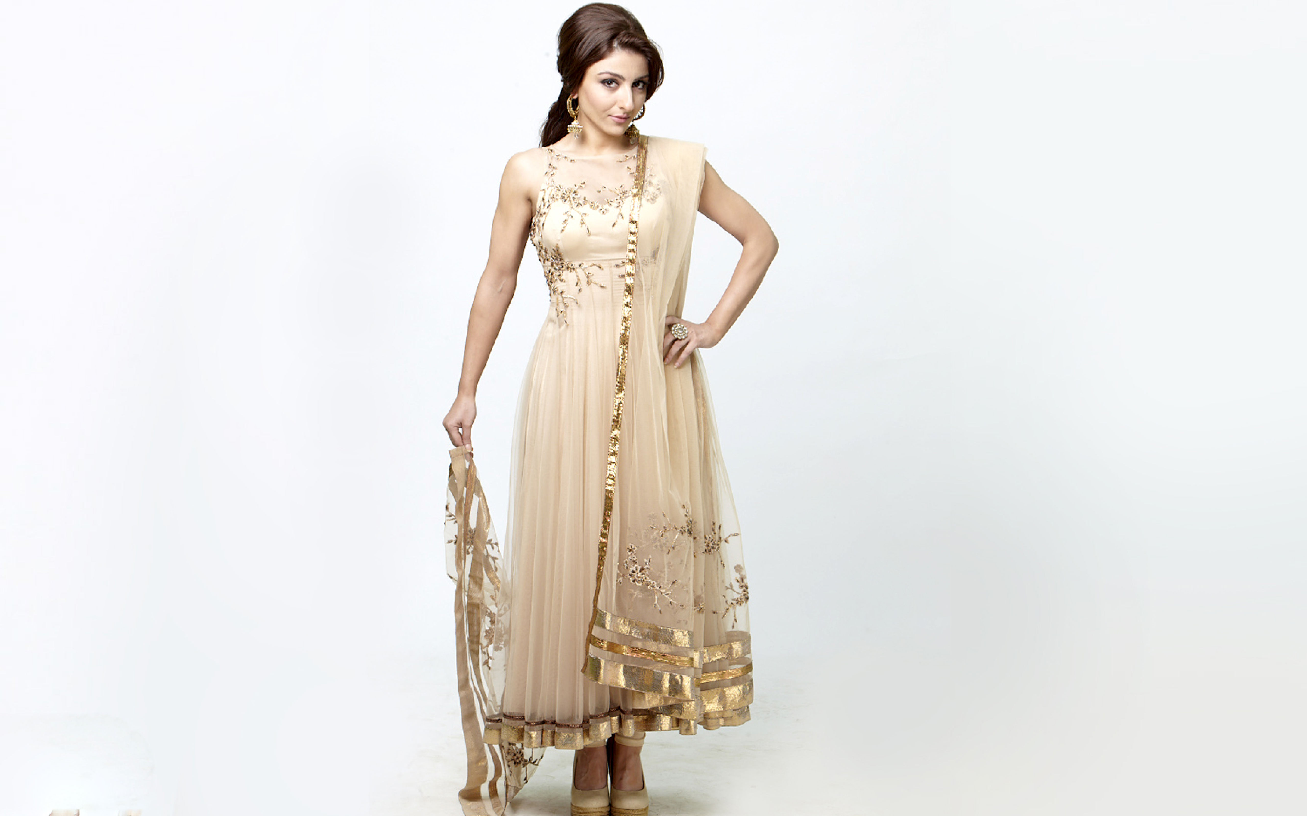 5120x3200 Resolution Soha Ali Khan Classy HD Wallpapers 5120x3200 ...