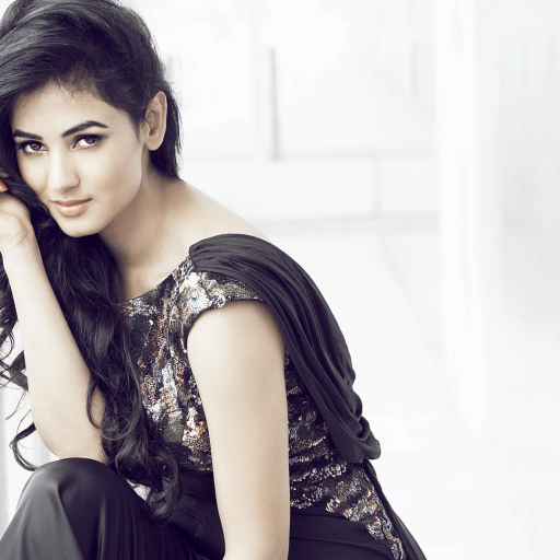 512x512 Resolution Sonal Chauhan Stylish HD Pics 512x512 Resolution ...