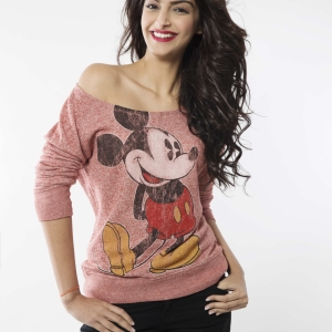 300x300 Resolution Sonam Kapoor Smile Photos 300x300 Resolution ...