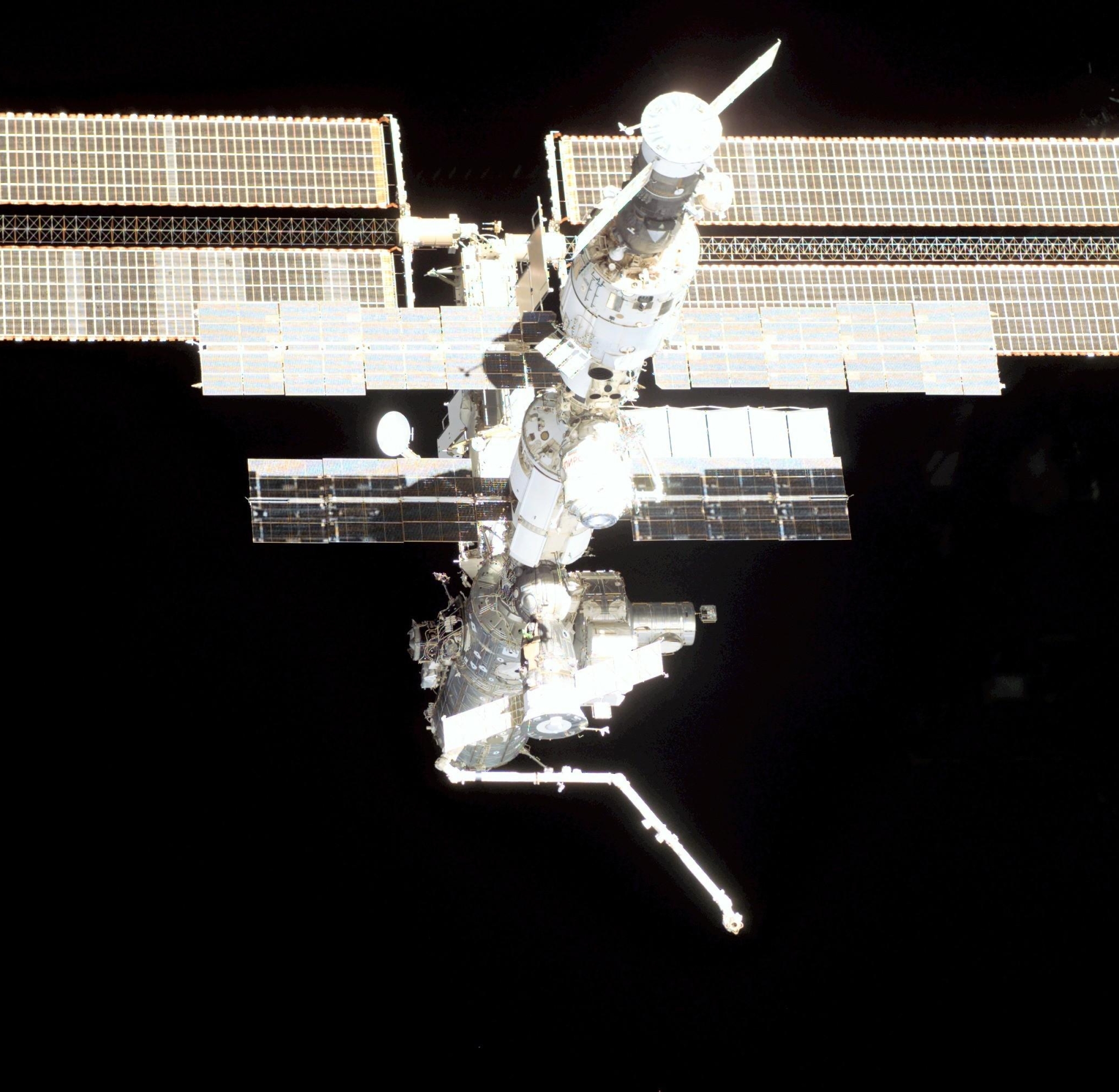 2460x2400 Resolution space, station iss, world 2460x2400 Resolution ...