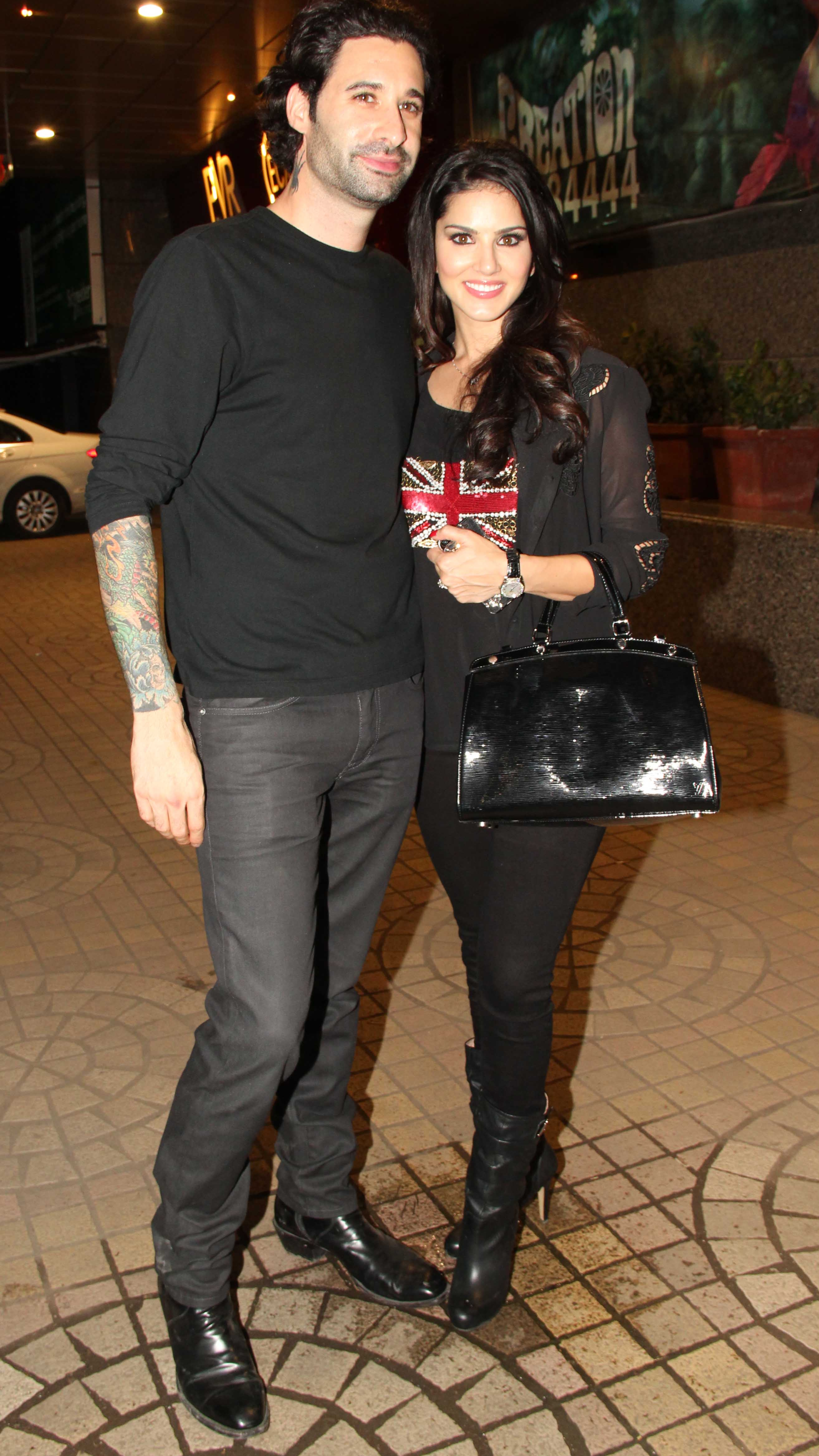 4320x7680 Resolution Sunny Leone With Her Husband Daniel Webber Photos ...