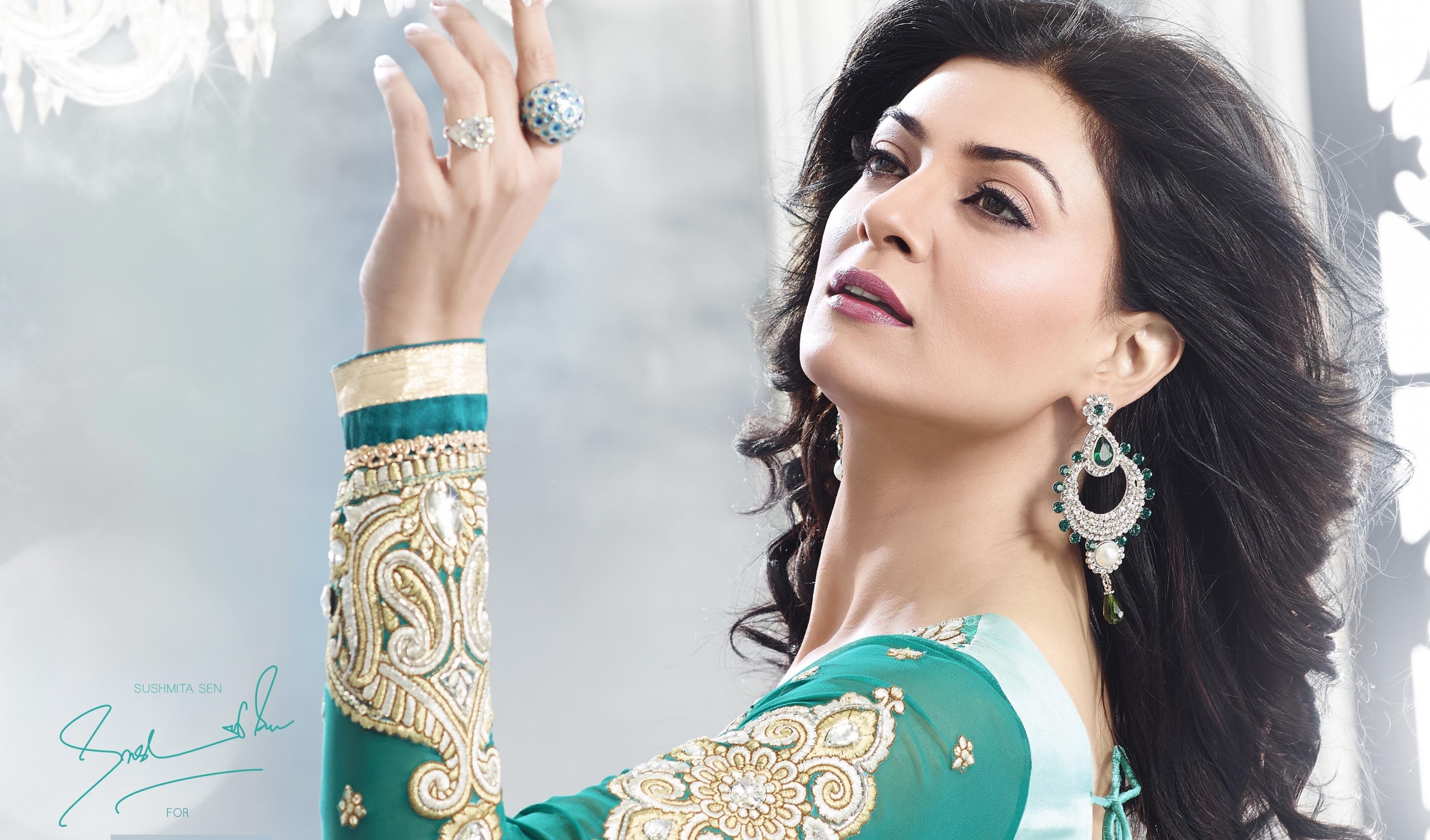 2450x1440 Resolution Sushmita Sen In Dress Photos 2450x1440 Resolution ...