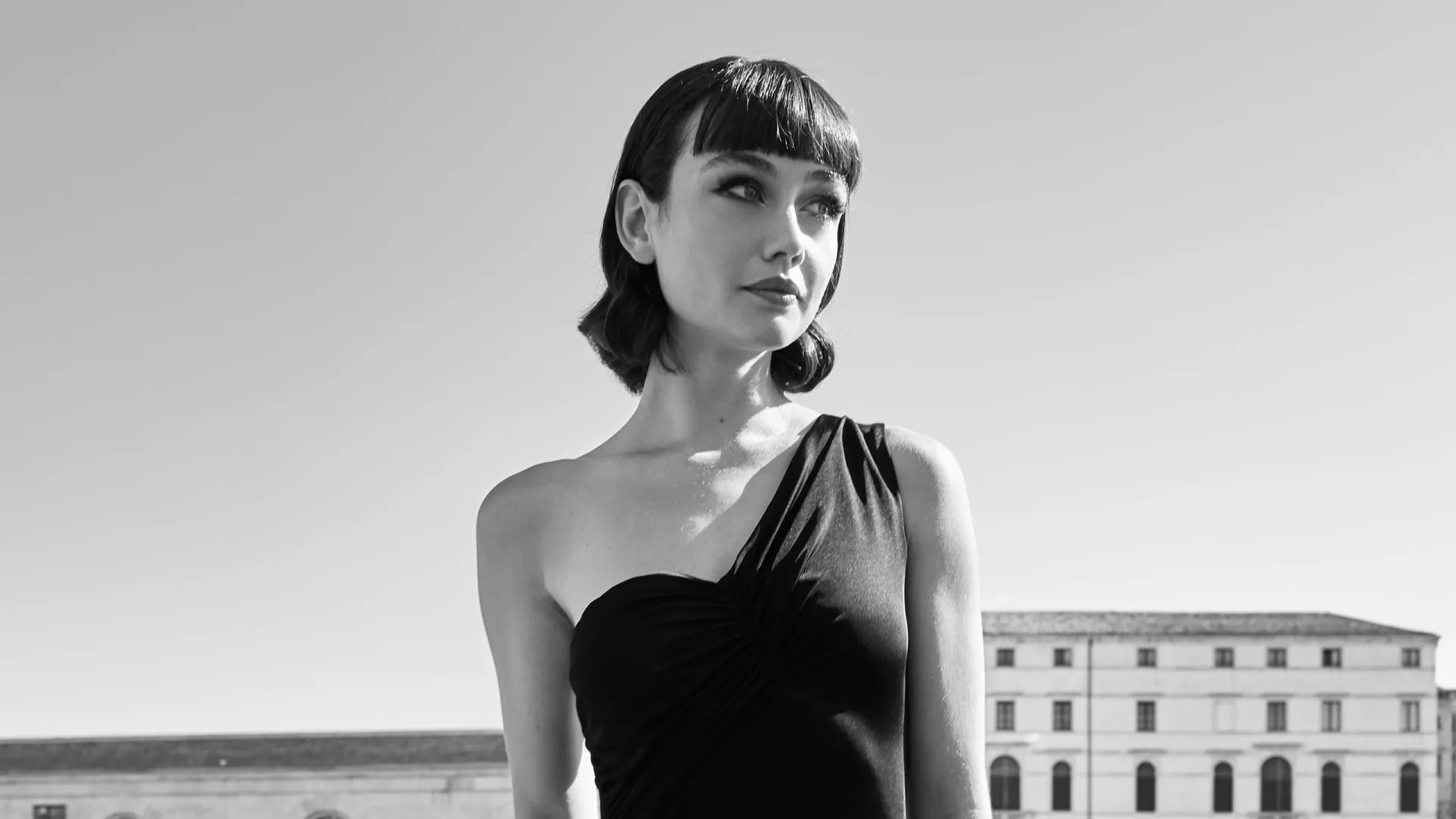 2560x1440 Resolution Sydney Chandler 2022 Photoshoot Monochrome 1440P ...