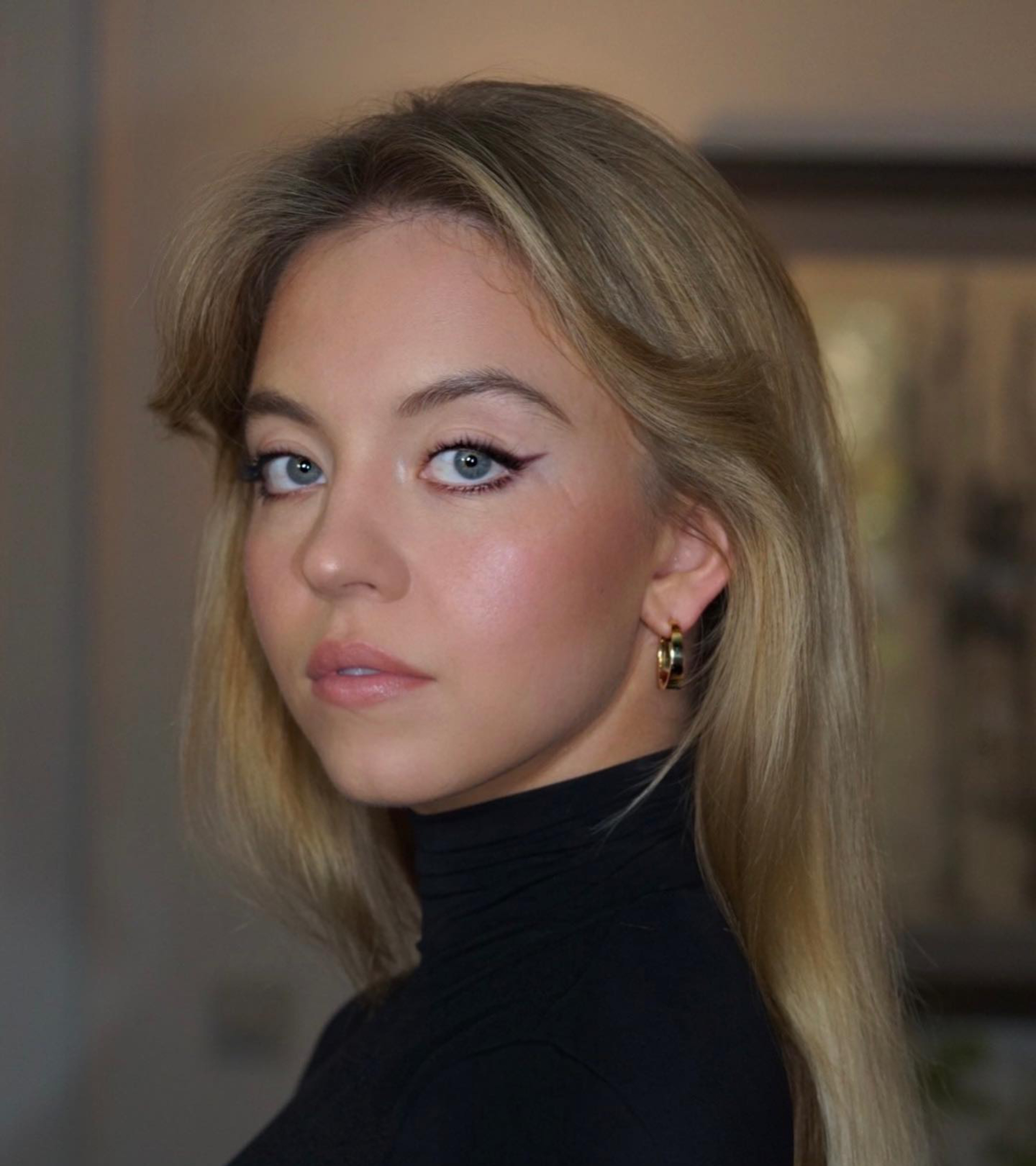 1920x2160 Resolution Sydney Sweeney Portrait in Black Dress 1920x2160 ...
