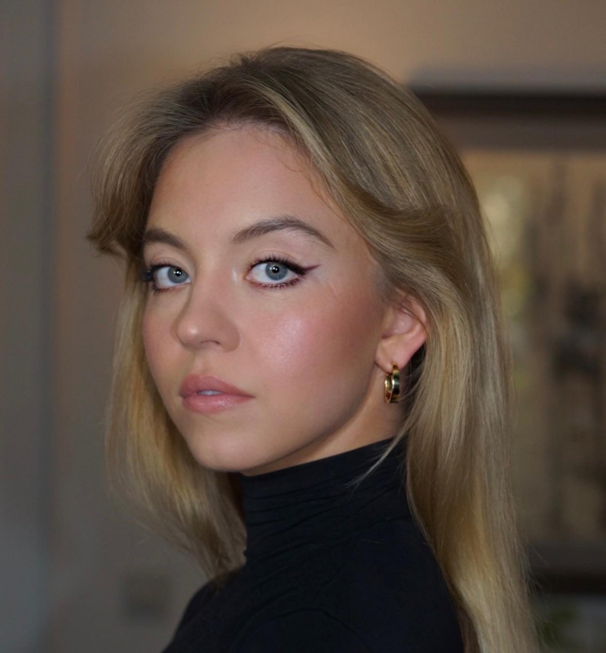 2088x2250 Resolution Sydney Sweeney Portrait in Black Dress 2088x2250 ...