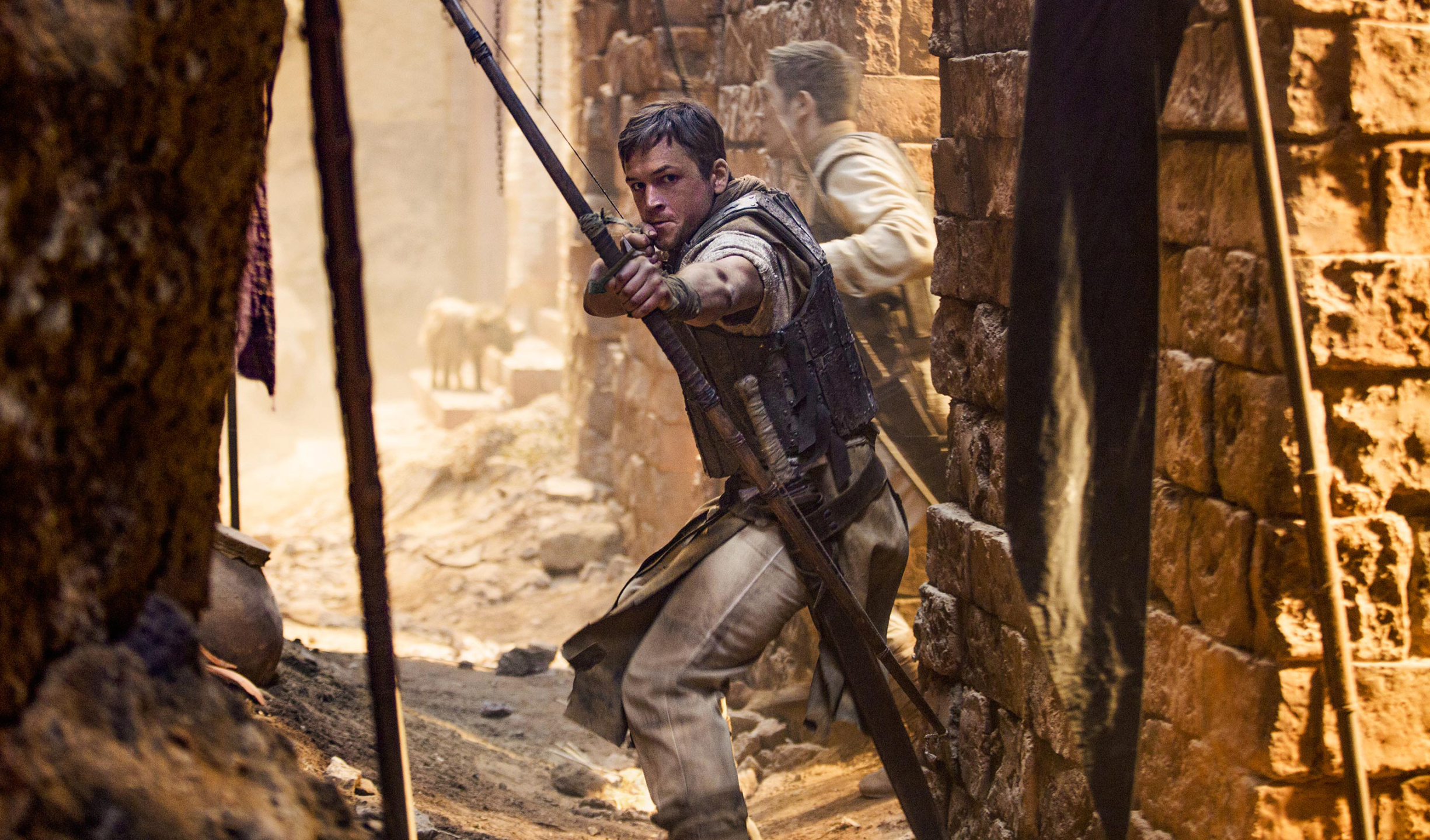 2450x1440 Resolution Taron Egerton In Robin Hood 2018 2450x1440 ...