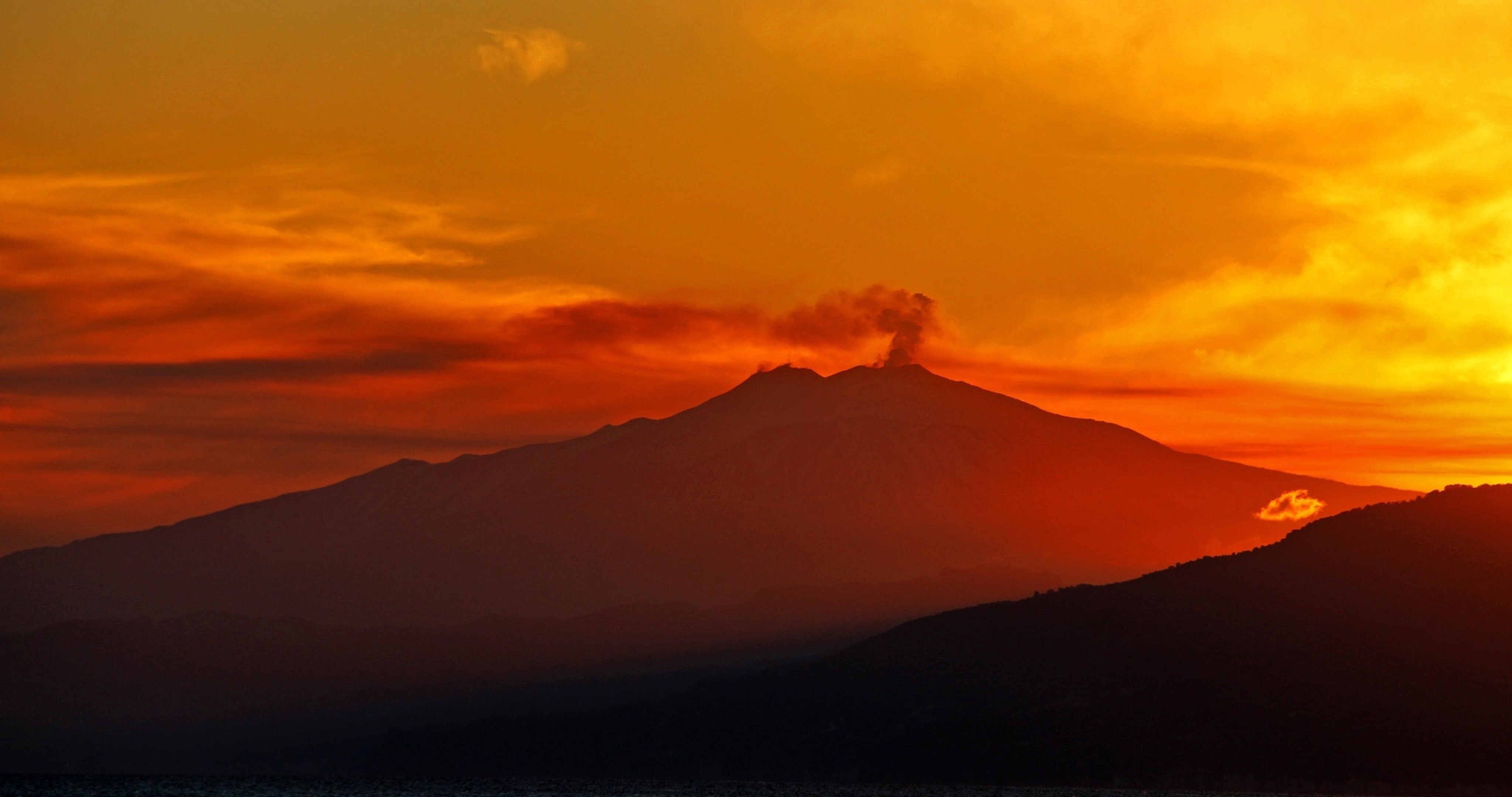4096x2160 Resolution Volcano in Italy Sunset 4096x2160 Resolution ...